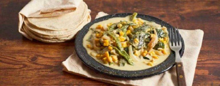 Disfruta Rajas Poblanas con Pollo | Secretos y Receta